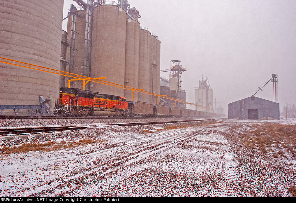 BNSF 9225 - Rear DPU on C-ATMPEK0-06